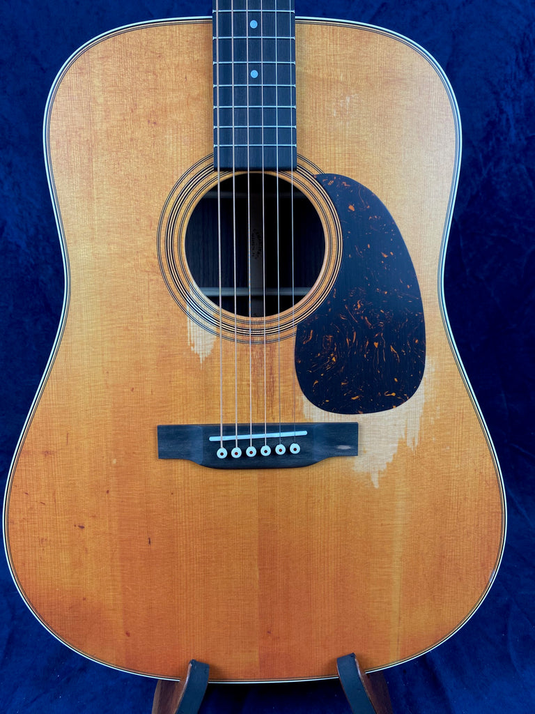 Martin D-28 Standard Series Street Legend